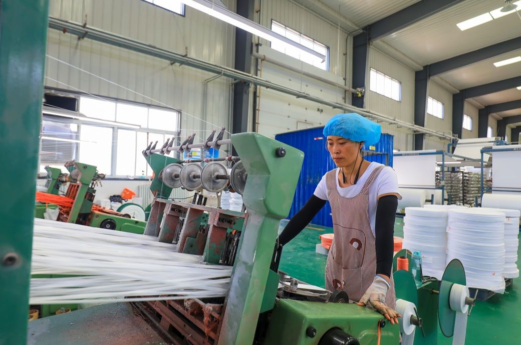 China's manufacturing PMI falls 0.3 pp MoM to 50 in May - Fibre2Fashion