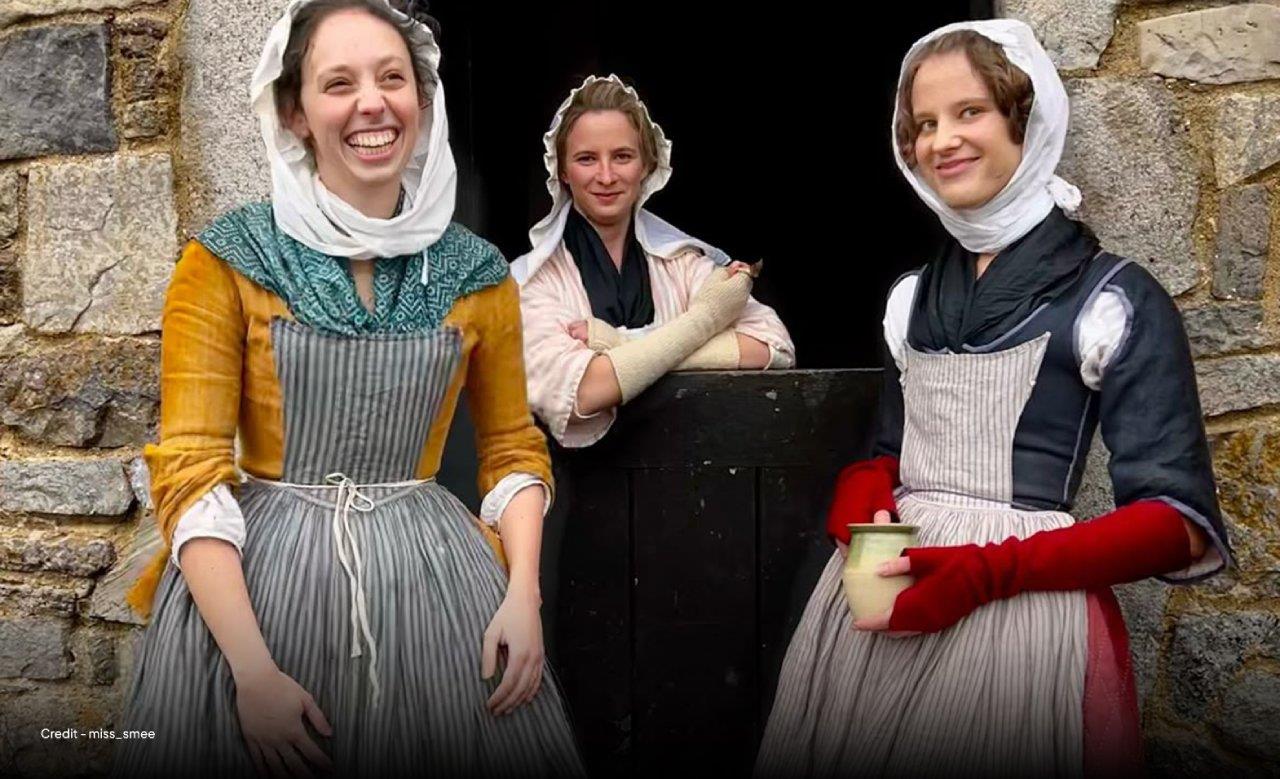 Calico Dresses and Bonnets: The Colourful History and Frontier Fashion ...