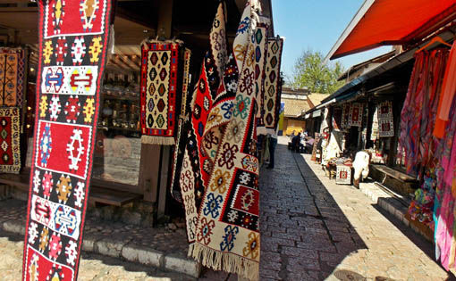 Bosnian Carpet Weaving - Fibre2Fashion