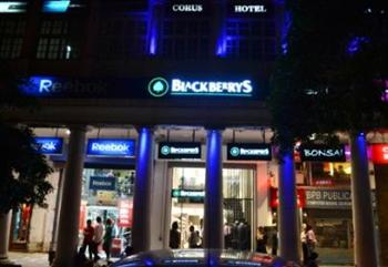 Blackberrys strikes heart of Delhi with new fashion store - Fibre2Fashion