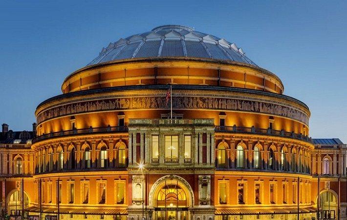 Royal Albert Hall to host The Fashion Awards 2016 - Fibre2Fashion