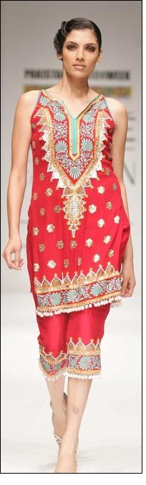 Pakistan Fashion Week presents spectacular preview at LFW - Fibre2Fashion